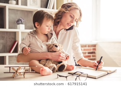 Working Mom vs Full Time Mommy, mana yang lebih baik?